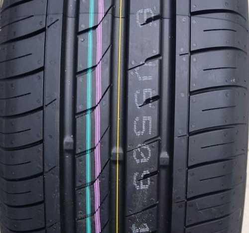 Roadstone N'Fera RU1 255/35 R20 97Y