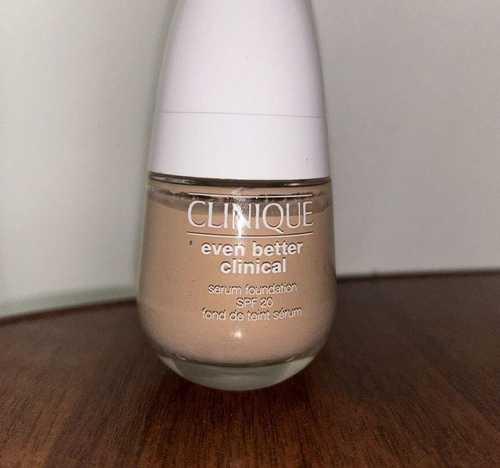 Clinique тональный крем CN 40