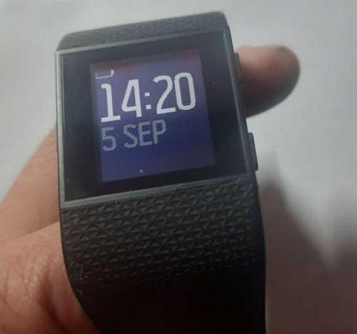 Фитнес браслет fitbit surge