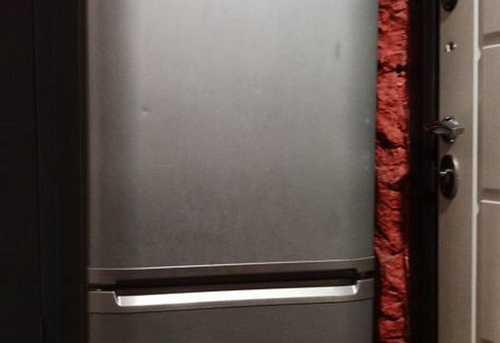 Продам холодильник Hotpoint-Ariston, исправный