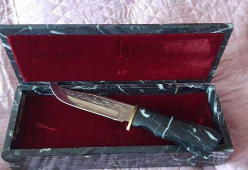 Подарок мужчине- нож в шкатулке