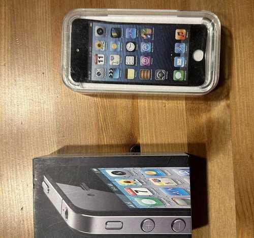 Коробки от iPhone 4 и iPod touch 5