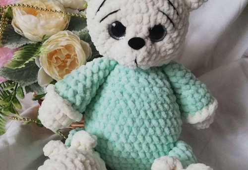 Вязаная игрушка Мишка в пижамке