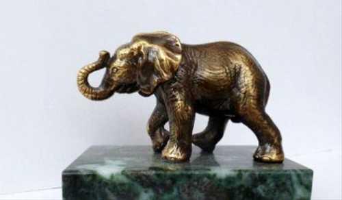 Слон - статуэтка бронза, литьё, патина. 7 см
