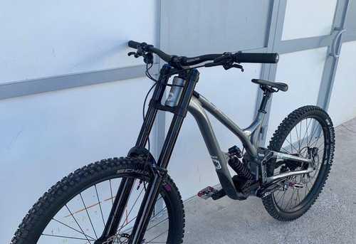 Commencal supreme DH V4 2022