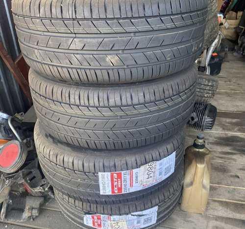 Kumho Ecsta HS52 235/45 R17