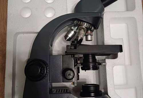 Микроскоп Levenhuk 700M