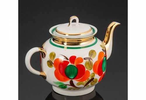 Чайник доливной, украшенный цветочным декором