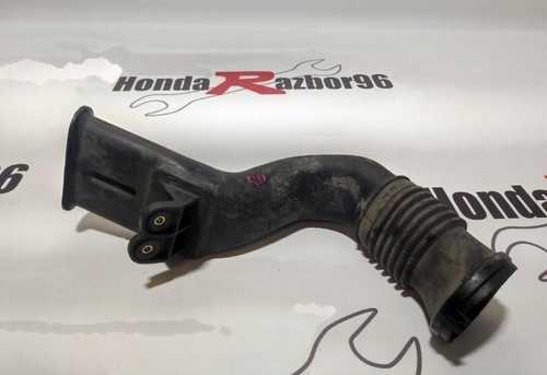Патрубок воздухозаборника Honda Cr-V 2 RD8 K20A4