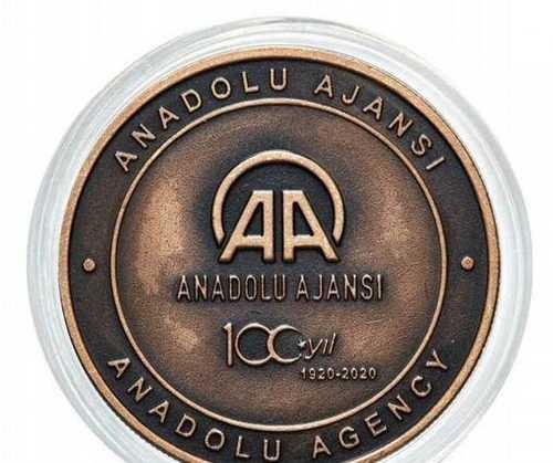Памятная монета 2,5 лиры в капсуле 100 лет агентст