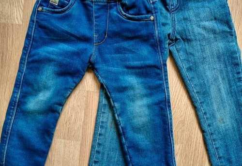 2 пары джинс на мальчика 104-110р -теплые и летние