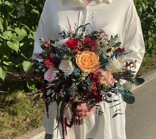 Раскидистый букет невесты из стаб. цветов