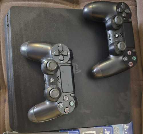 Sony PlayStation 4 Slim, 1000 гб, 2 геймпада