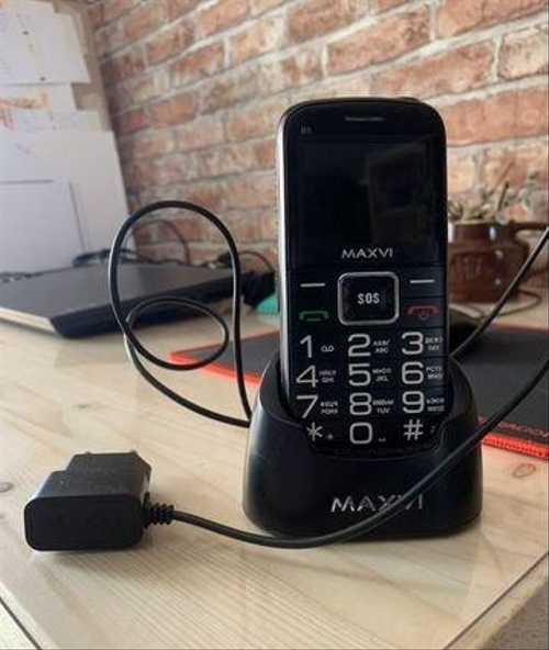 Мобильный телефон для пожилых maxvi b5