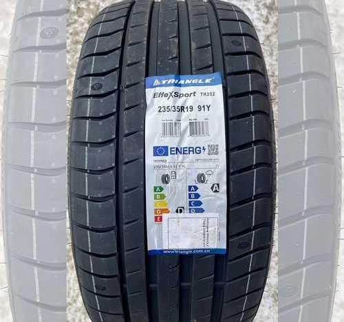 Triangle EffeXSport TH202 235/35 R19 91Y