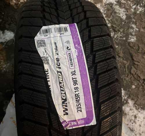 Nexen Winguard Ice Plus 235/45 R18 98T