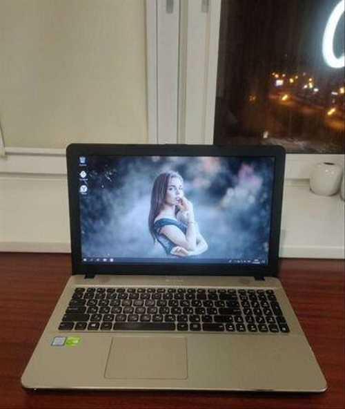 Ноутбук Asus i3-7100U,Geforce 920MX,15'6 экран