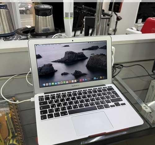 MacBook Air 11 (2015), 128 ГБ, Core i5, 1.6 ГГц, RAM 4 ГБ, Intel HD Graphics 6000