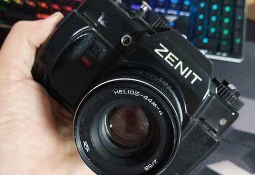 Пленочный фотоаппарат Зенит 122 + объектив Гелиос
