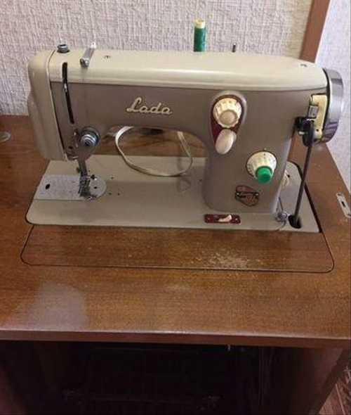 Швейная машина Лада 236