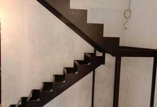 Металлическая лестница. Лестница на металлокаркасе