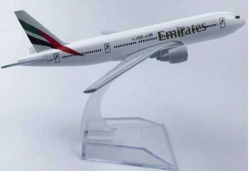 Металлическая модель самолета Emirates