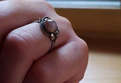 Серебряное кольцо с персиковым лунным камнем