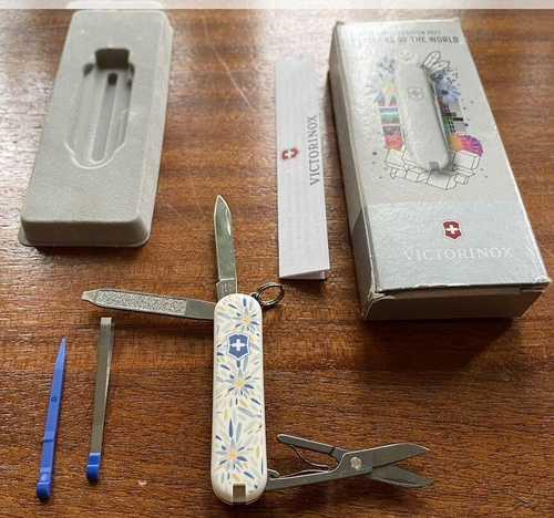 Victorinox classic le 2021