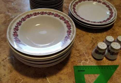Набор фарфор посуды, тарелки и салатницы