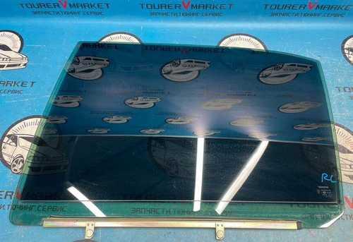 Стекло двери заднее левое Toyota Celsior UCF31