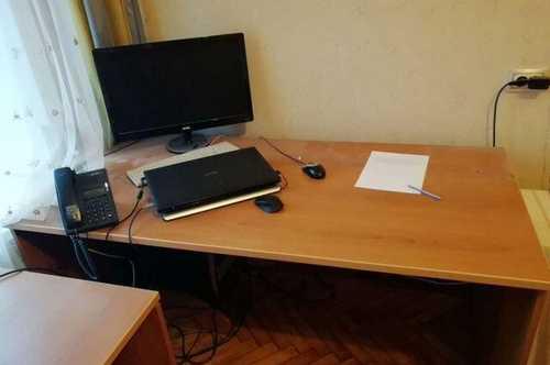 Компьютерный стол, стул и тумба