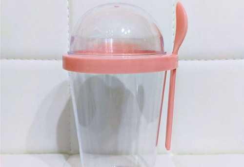 Пластиковый стаканчик с ложечкой
