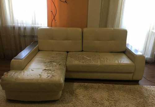 Угловой кожаный диван Коста Белла на реставрацию