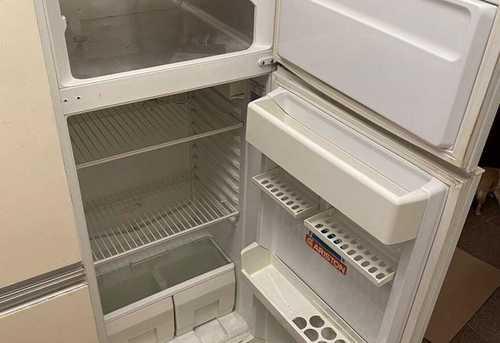 Холодильник ariston