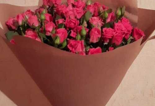 Букет кустовых розовых Роз