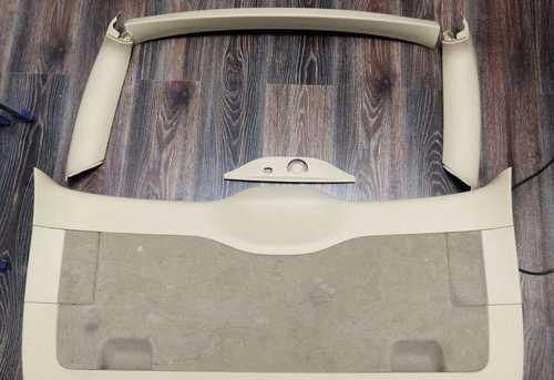 Обшивка крышки багажника touareg