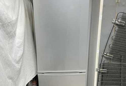 Холодильник двухкамерный Whirpool бу