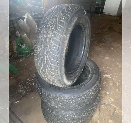 Tigar SUV Ice 215/65 R16