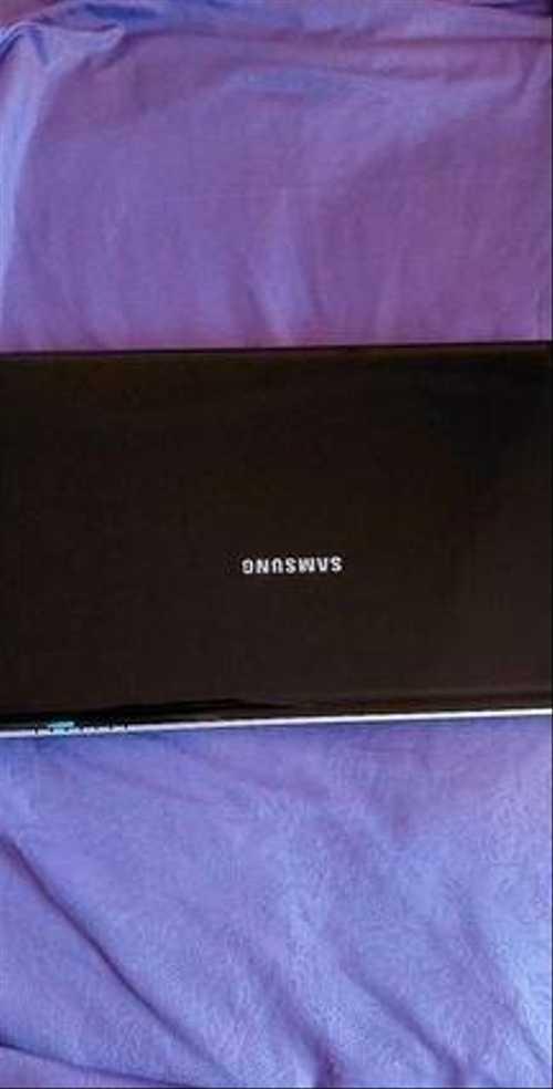 Ноутбук для работы и игр Samsung NP-R520