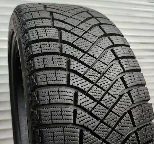 Pirelli Ice Zero FR 225/45 R19 96H