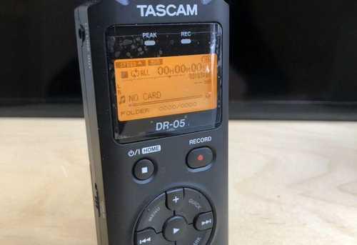 Рекордер tascam DR-05