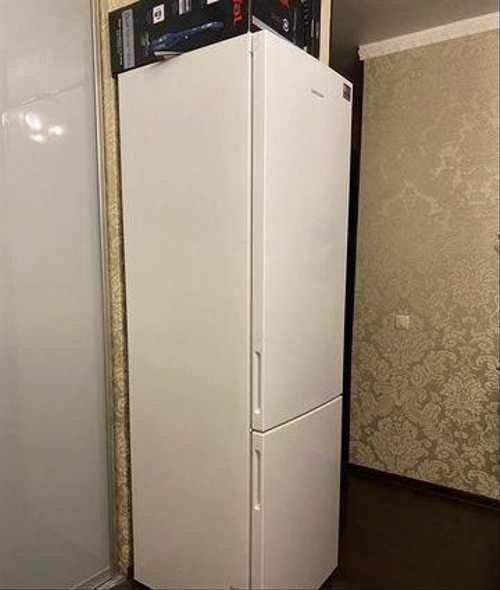 Холодильник Samsung Full NoFrost RB37J5000WW