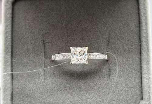 Золотое кольцо с бриллиантами и муассанитом