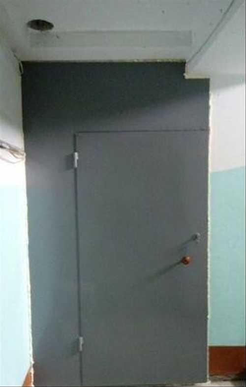 Металлическая дверь в коридор