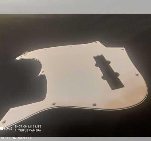 Пикгард для Fender Jazz Bass