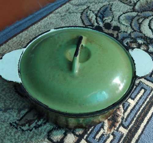 Маленкий чугунок с крышкой