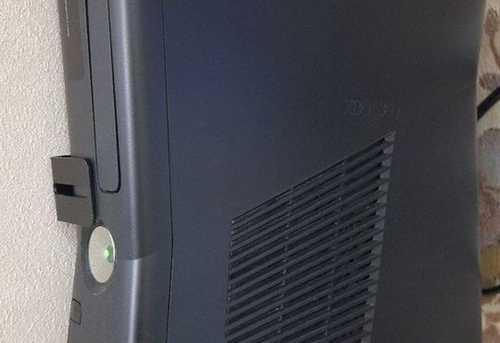 Xbox360slim(прошит Freeboot 500GB) + Kinect + игры