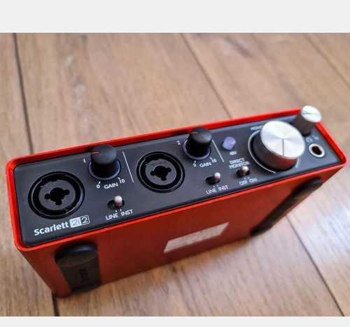 Аудиокарта Focusrite scarlett 2i2