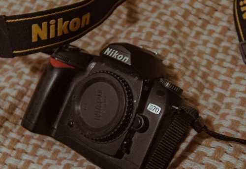 Зеркальный фотоаппарат Nikon D70