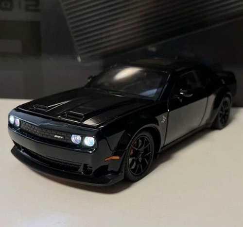 Модель автомобиля Dodge challenger 1:24